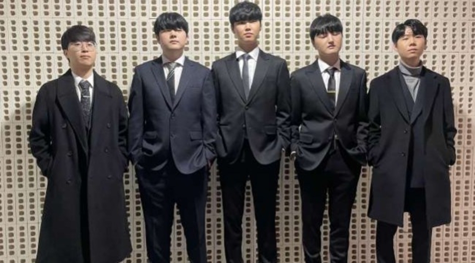 CEO Gen.G khẳng định đội hình "super team" 2024 của LMHT sẽ là đội hình "liều ăn nhiều"