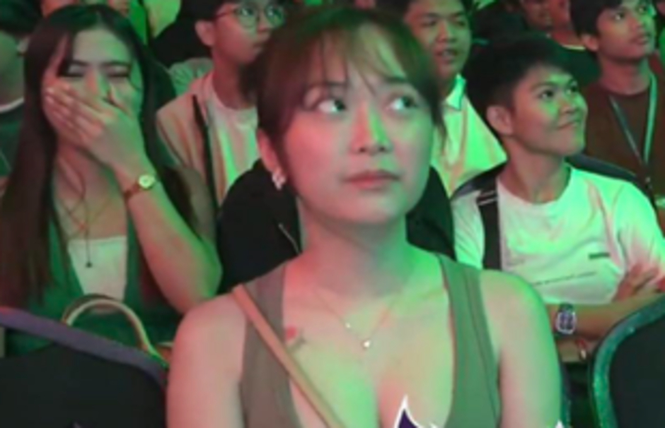 "Đến Giải Thể Thao Điện Tử, Nữ Game Thủ Gây Sốt Mạng Xã Hội Nhờ Outfit Đẹp Mê Ly"